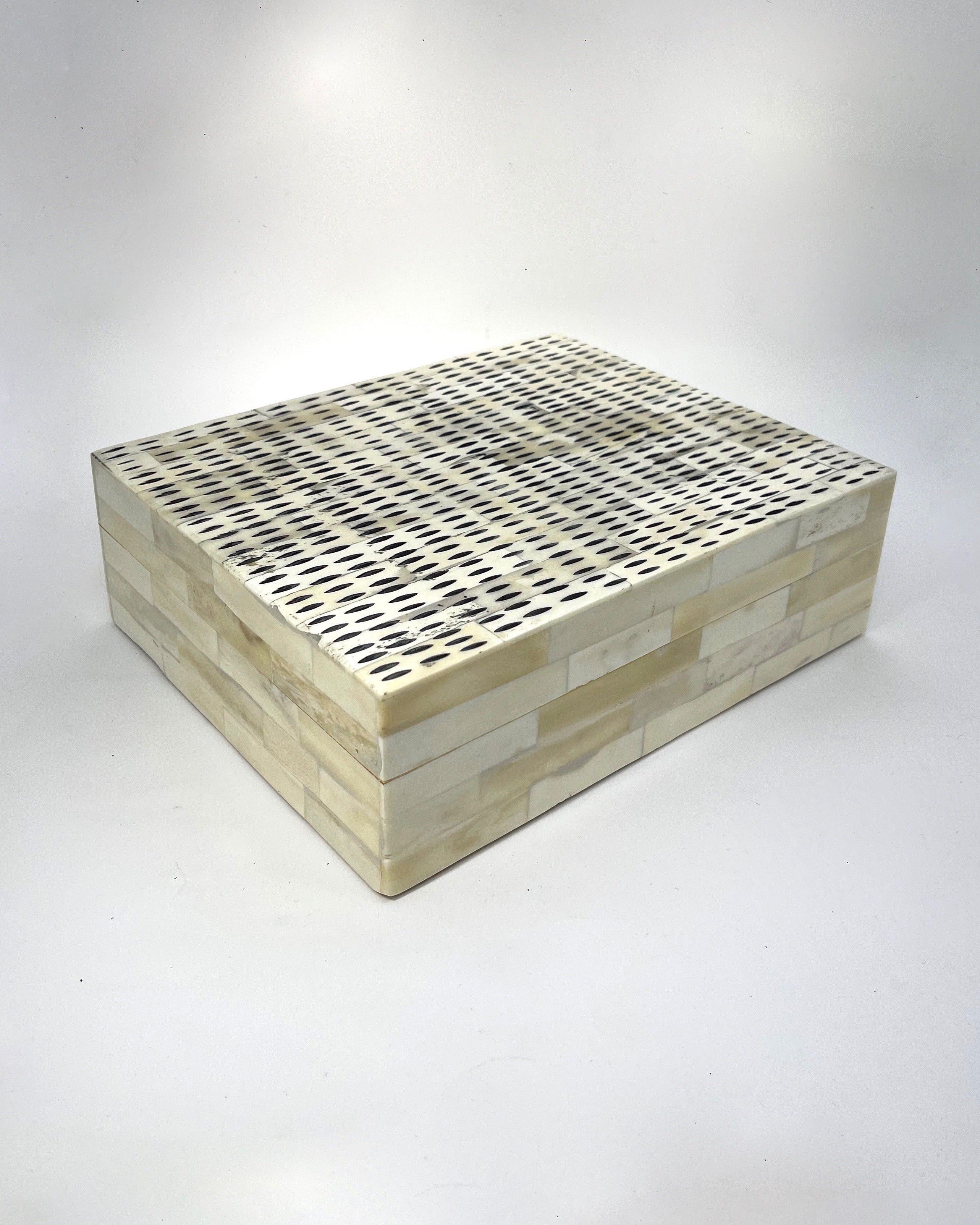 Black Dash Pattern Box – MOTTO Harvard Square
